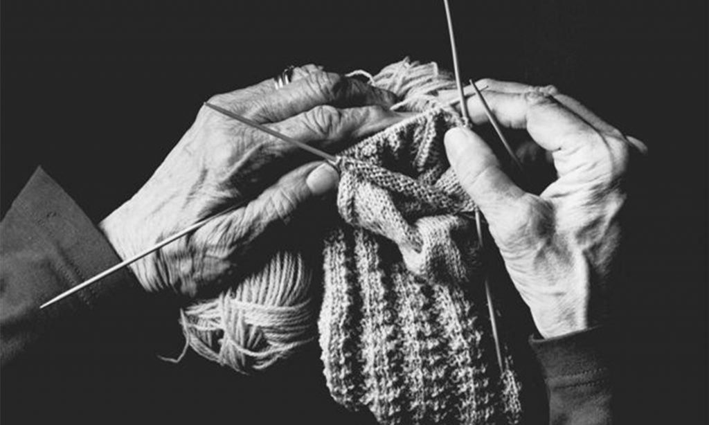 Dibujo De Manos Tejiendo